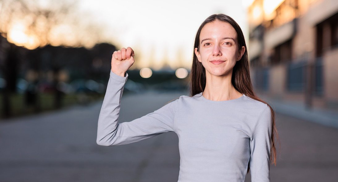 Zo kan je (anoniem) huiselijk geweld melden | Sterk Huis